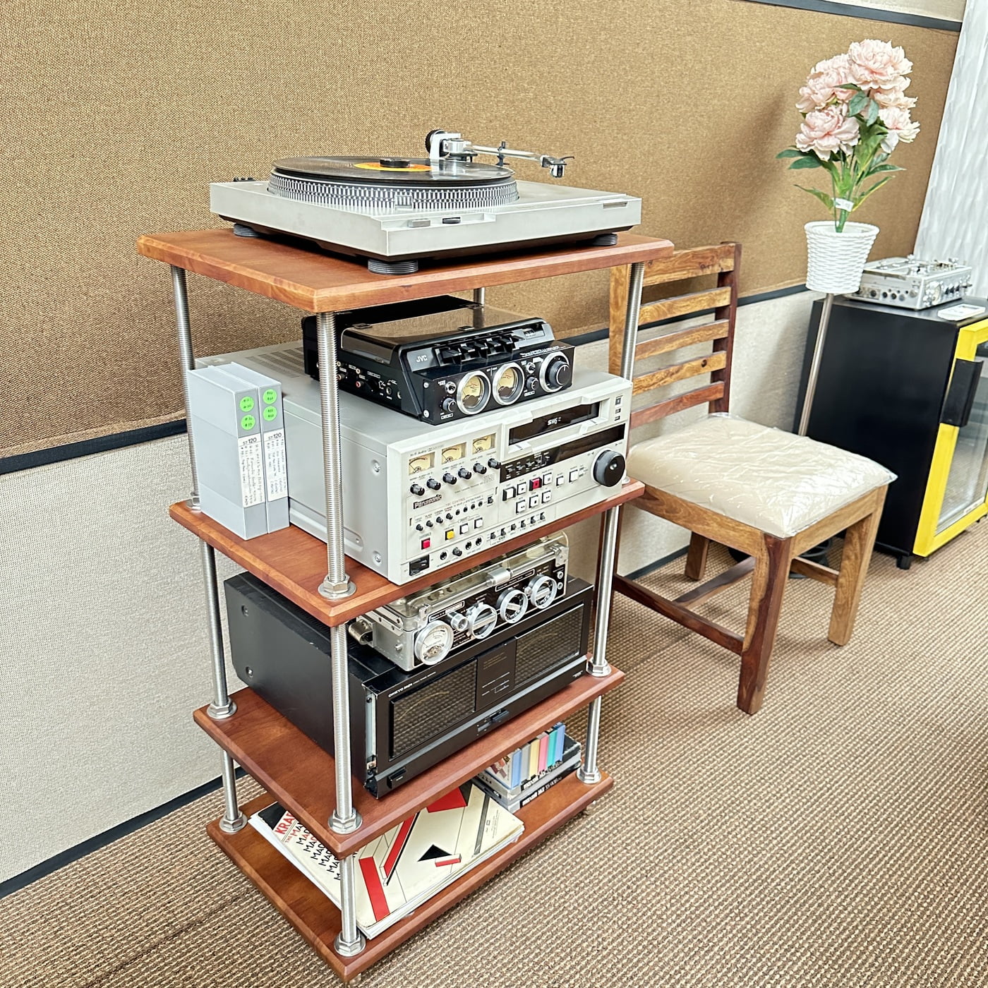 VAC - 4 Shelf Single Width - 23" x 15" AV Rack - AVR-4S-1C